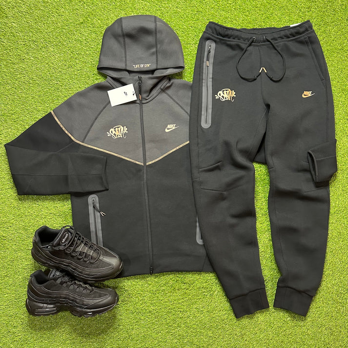 Nike Syna Tech Fleece Central Cee Black Gold – Roosters